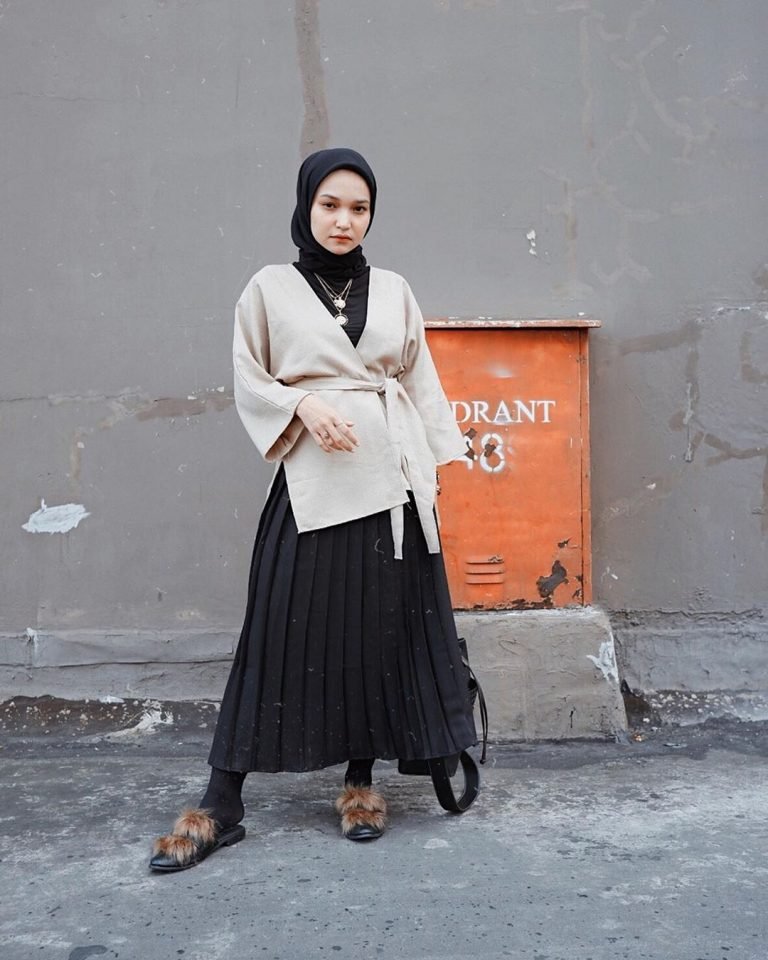 Inspirasi Mix & Match Hijab serba Hitam Anti Bosan! - Jakarta Beauty ...